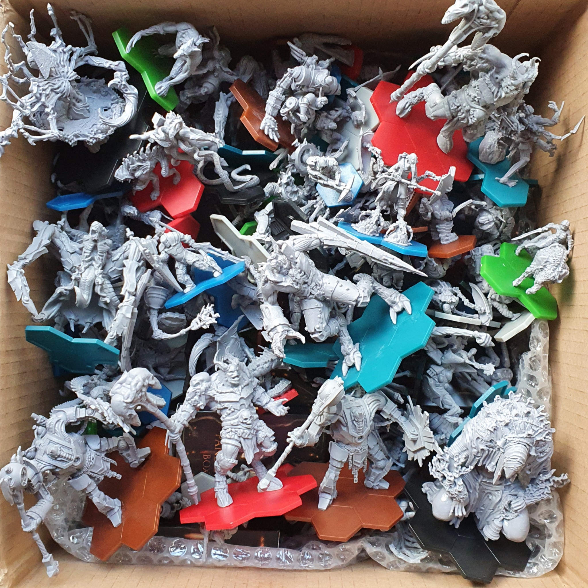 The Edge Dawnfall 1.6 by Awaken Realms - Edge figures (2 kg random pack ...