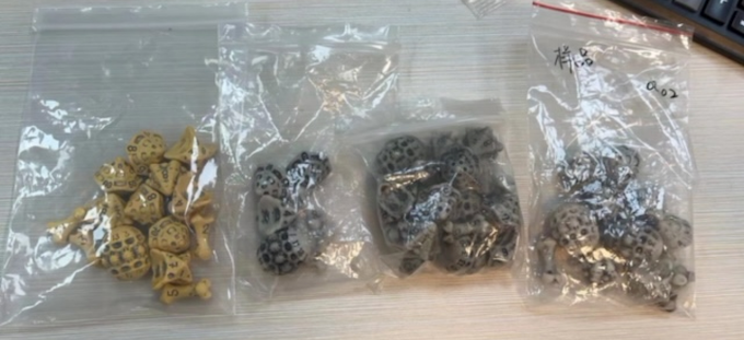 Skull & Bone Dice Set by LYNX - Gamefound