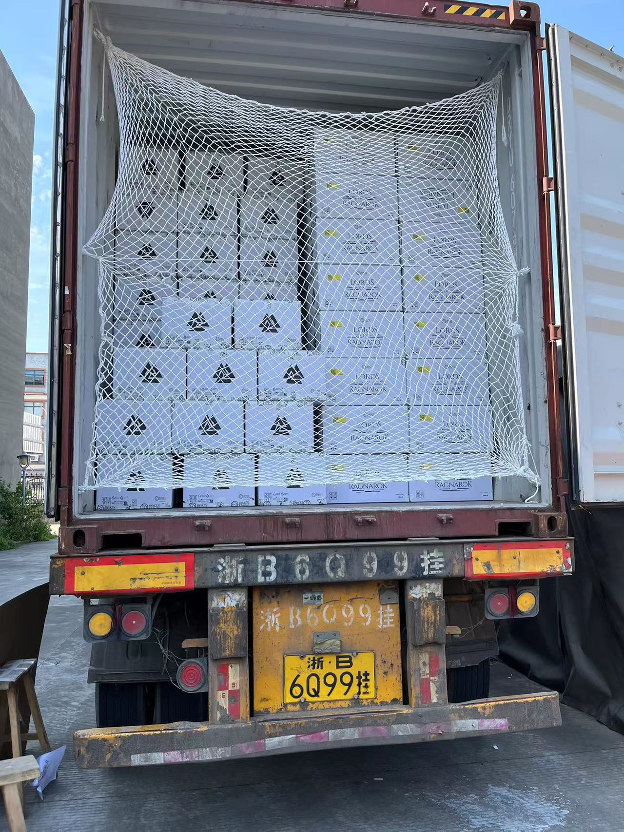 Lords of Ragnarok by Awaken Realms - Shipping update #2 / The boats are ...