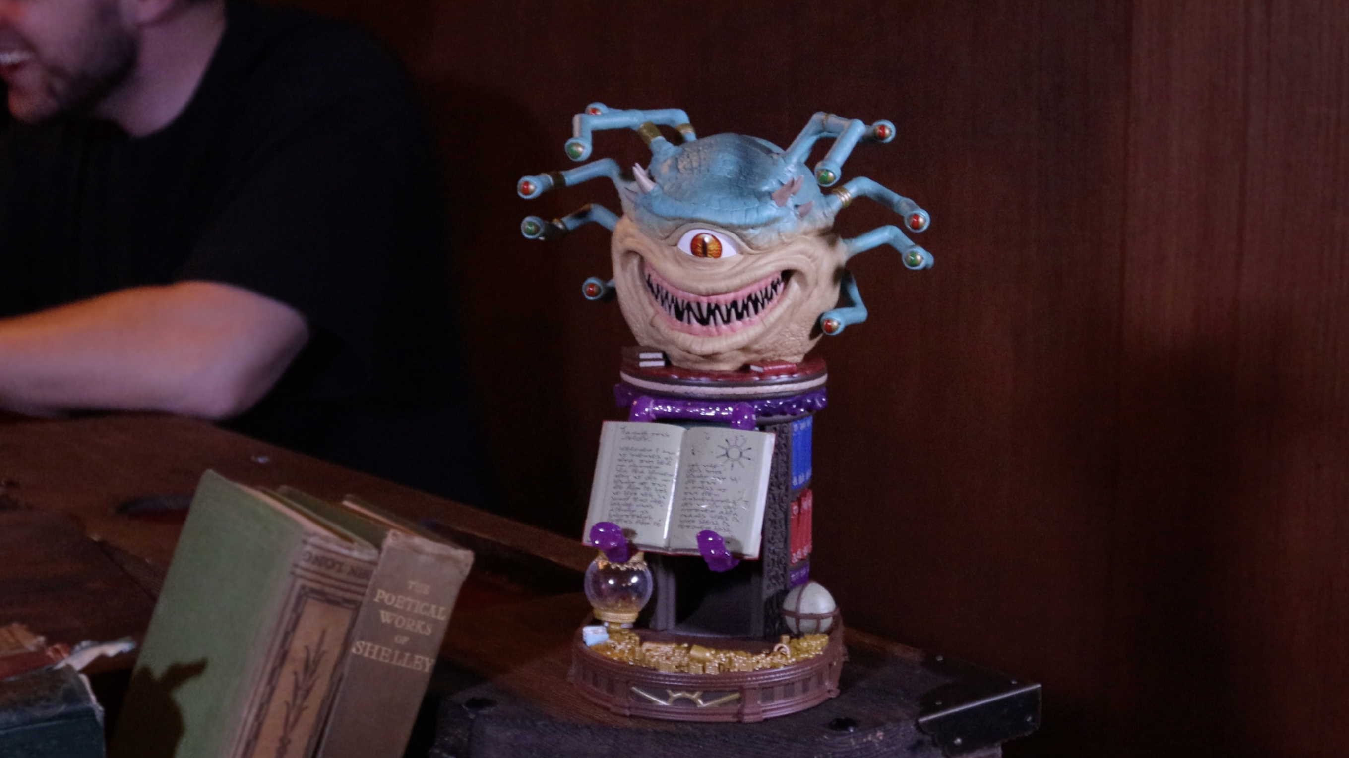 Dungeons & Dragons: Xanathar Device Holder and Dice Tower Collectible ...